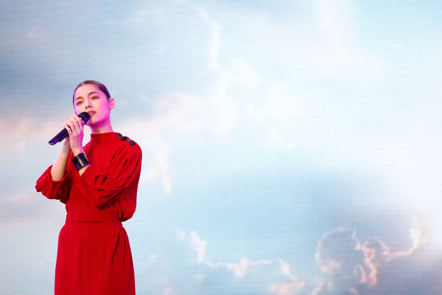 世界屈指の音楽プロデューサーチームが手がける新人 LMYK、幻想的なライブ【イノフェスレポ】 | J-WAVE NEWS