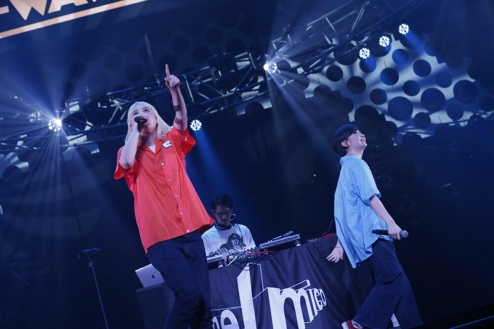chelmico、キレキレのラップと脱力感溢れるMCで観客を魅了！【J-WAVE LIVE】 | J-WAVE NEWS